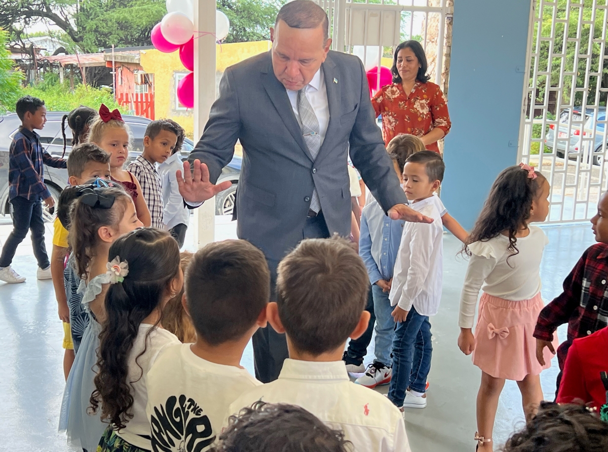 Mariebelle Arends y Nyree Hart hunto a cumpli 50 aña di servicio den ...