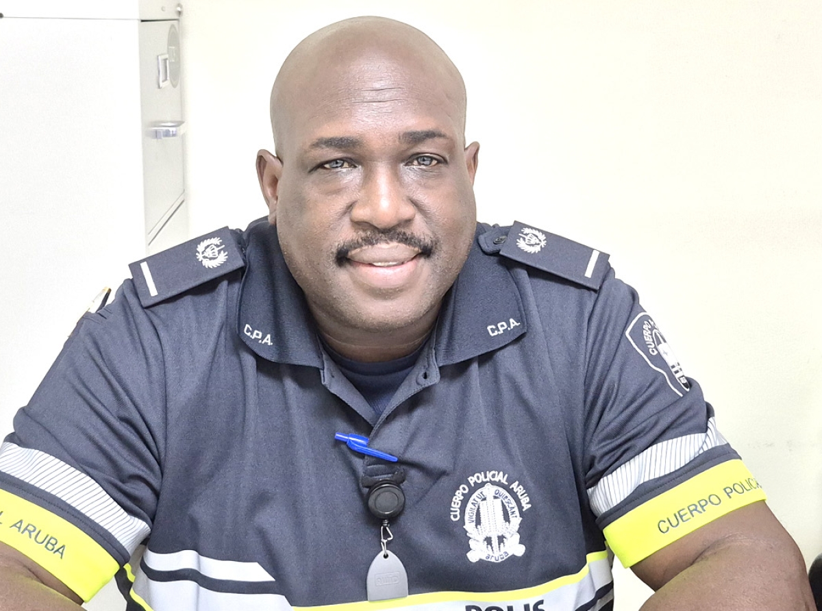 Automobilistanan tin di comporta corectamente den trafico pa evita ...