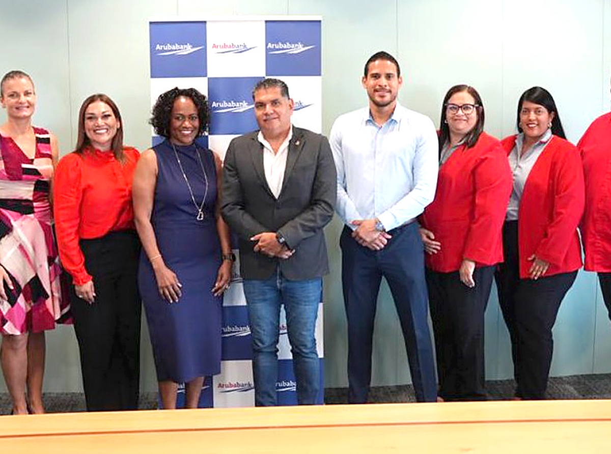 Aruba Bank ta reforsa beneficionan di empleado cu CAO nobo di 4 aña
