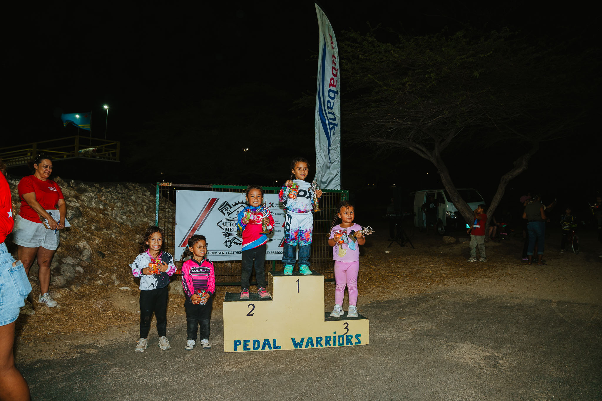 Aruba Bank ta orguyoso di a sostene cu exito un competencia di BMX y ...