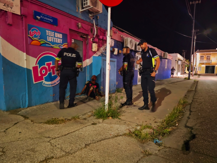 Adicto Ambulante a wordo ataca riba caya pa kita su placa di onderstand