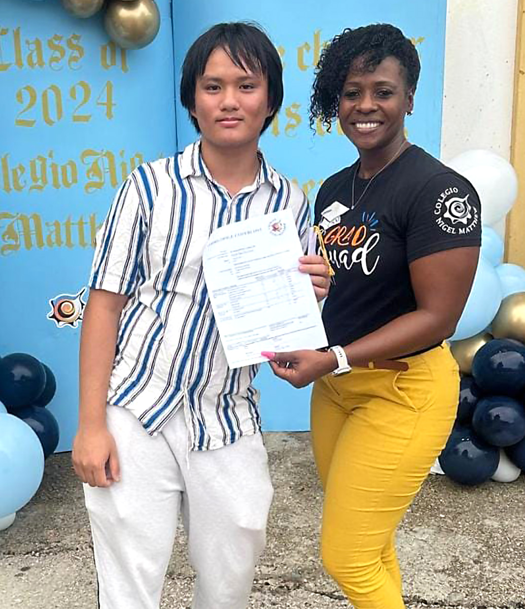 Alegria ora di anuncia resultado di examen HAVO na Colegio Nigel Matthew