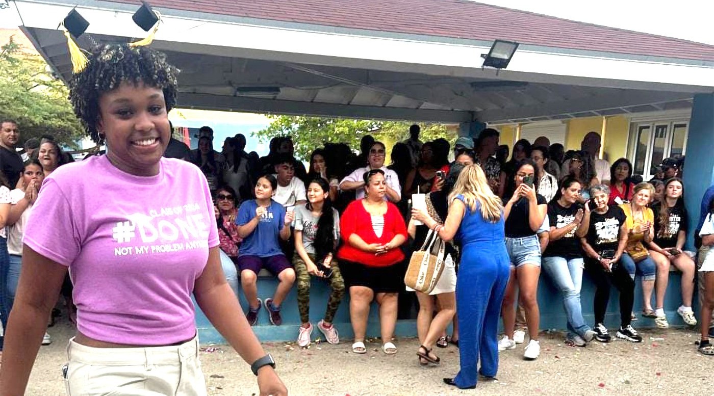 Alegria ora di anuncia resultado di examen HAVO na Colegio Nigel Matthew