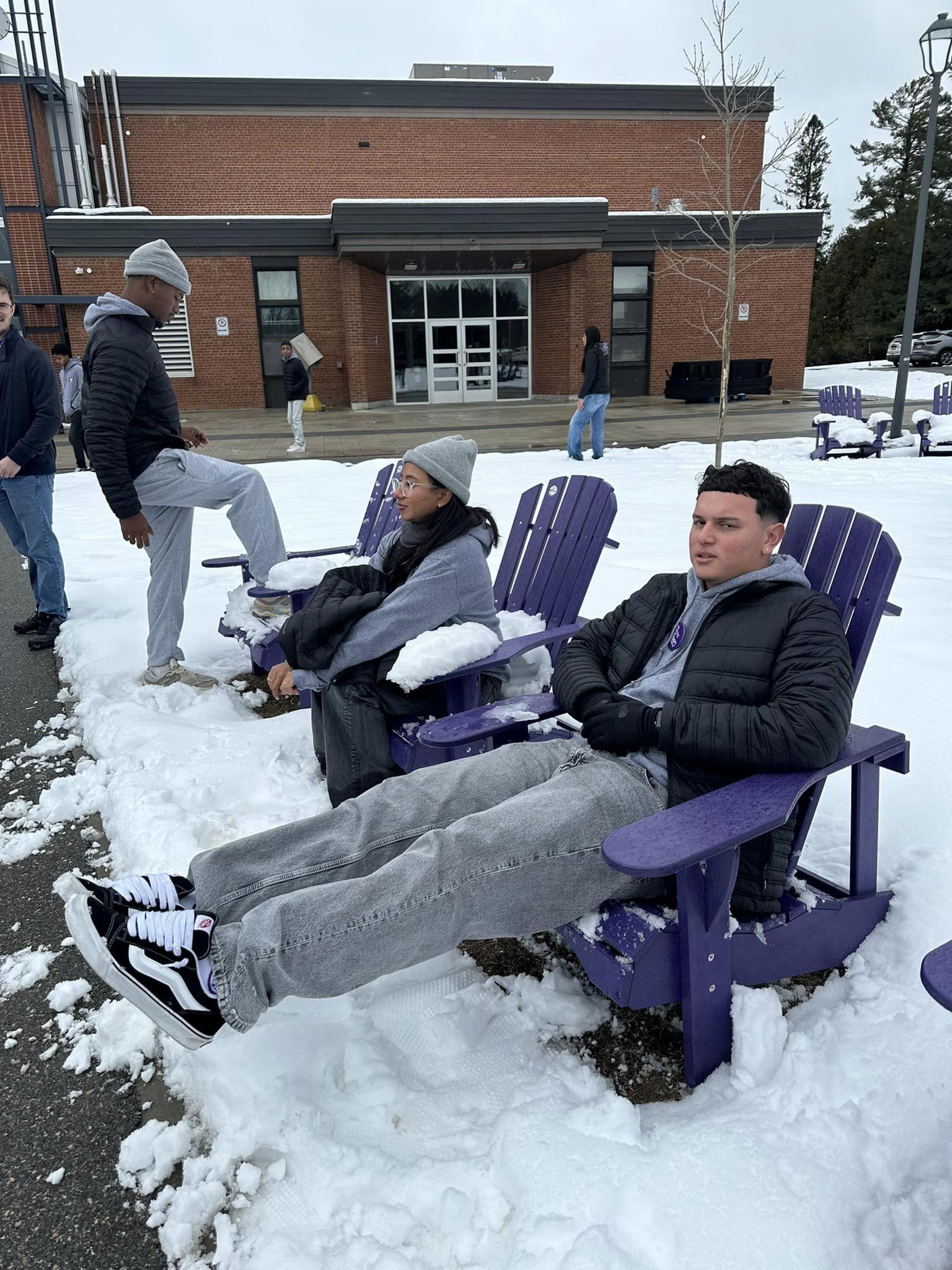Alumnonan di Colegio Nigel Matthew bishitando Bishop University na Canada