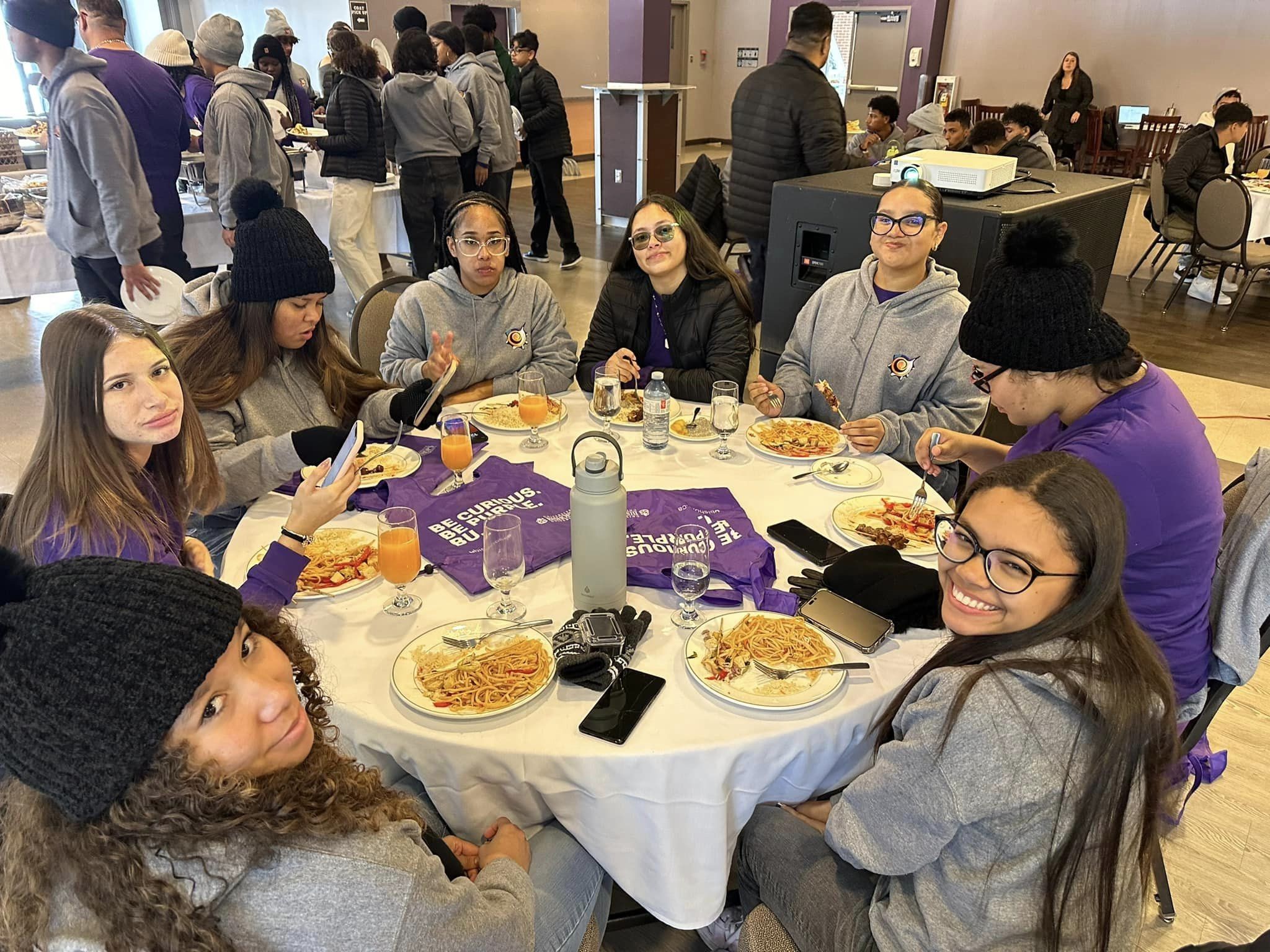 Alumnonan di Colegio Nigel Matthew bishitando Bishop University na Canada