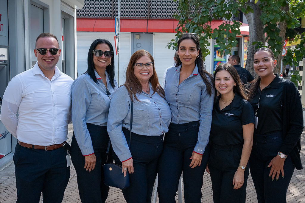 Apertura di sucursal self-service di Aruba Bank di Caya Grandi