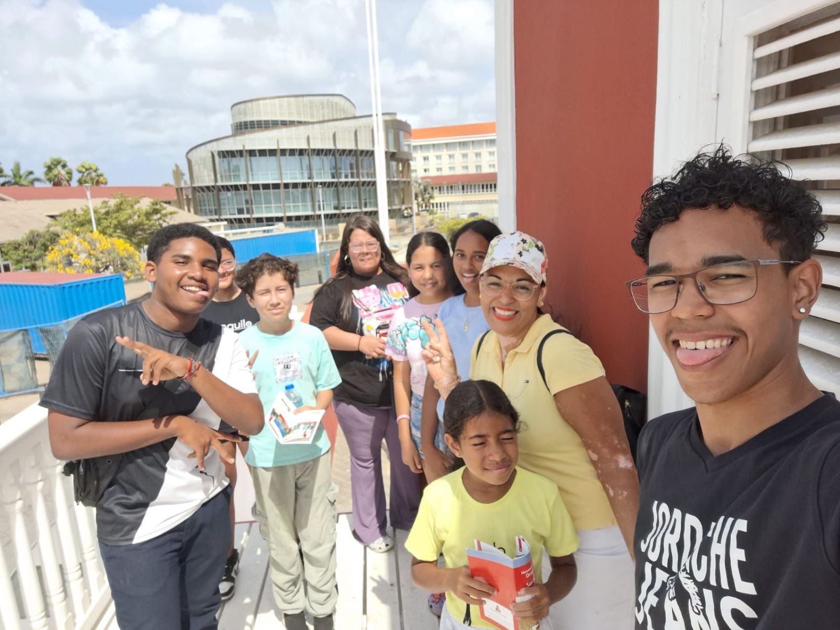 Artista Plastico Jo-ann Kock-Ridderstap ta anuncia su exposicion di ...