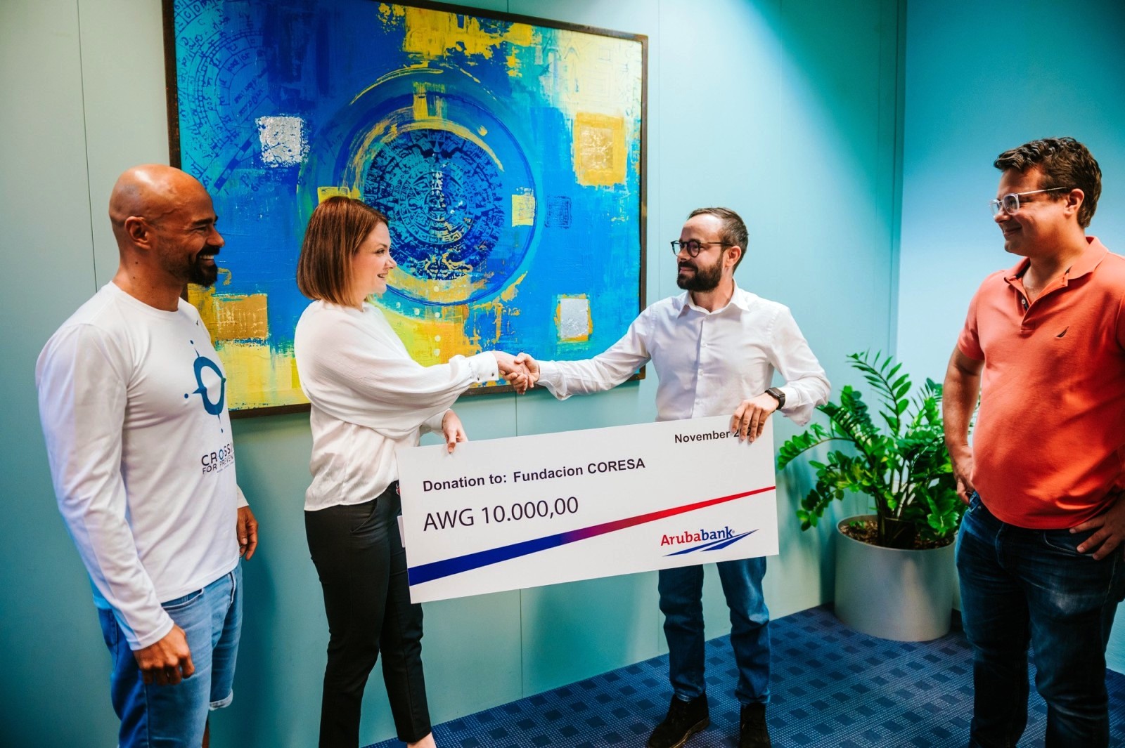 Aruba Bank cu donacion na Fundacion CORESA pa bringa y reduci Cancer di ...