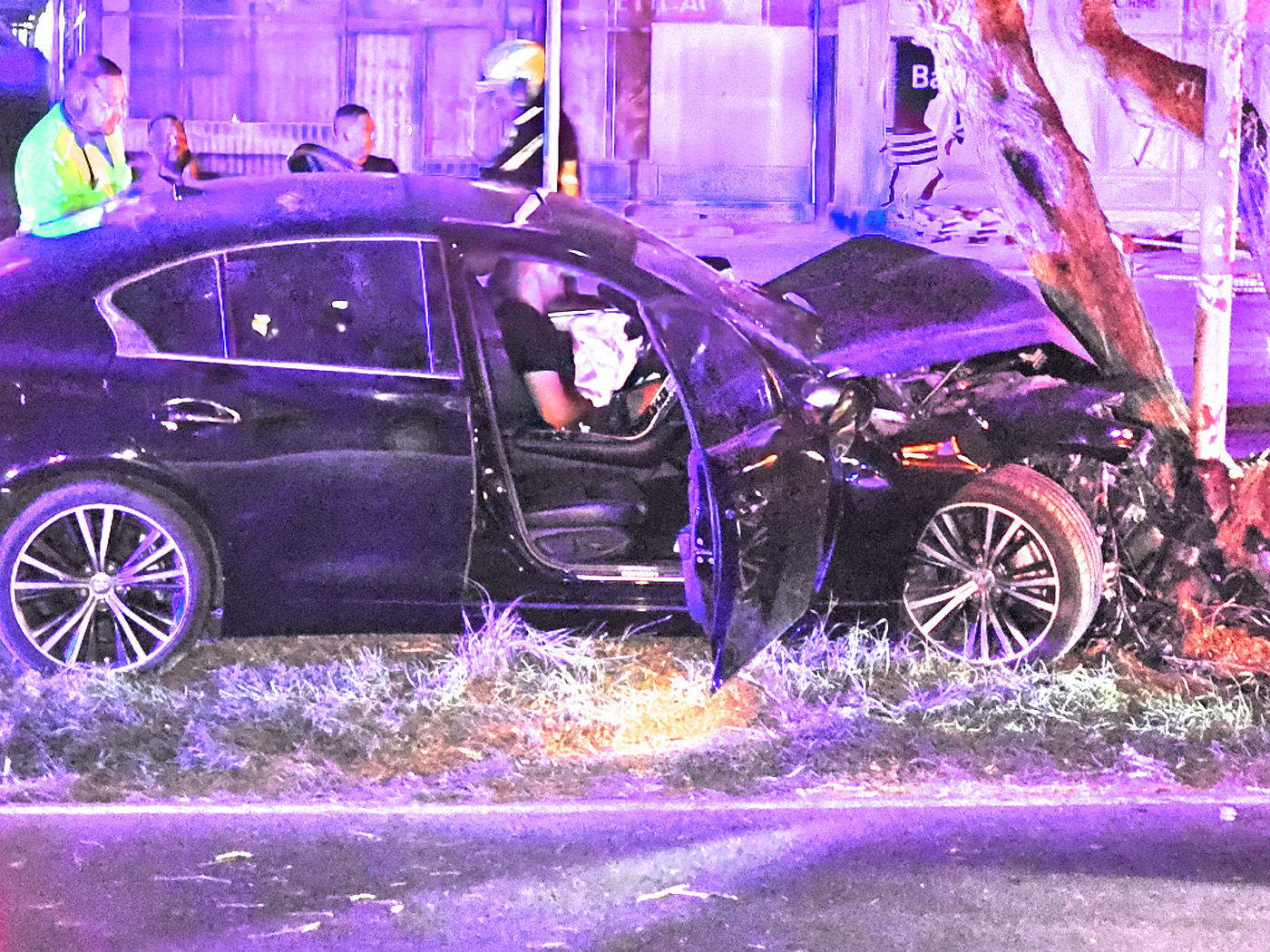 Auto a bay dal fuertemente den troncon di kwihi na Boulevard