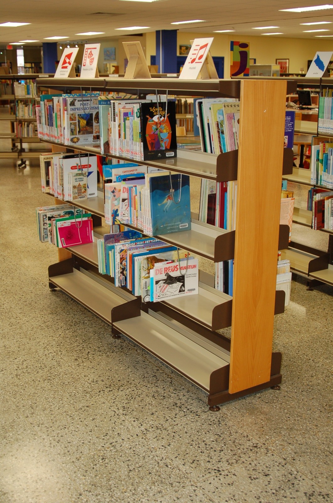 Biblioteca Nacional cu buki nobo pa tur mucha