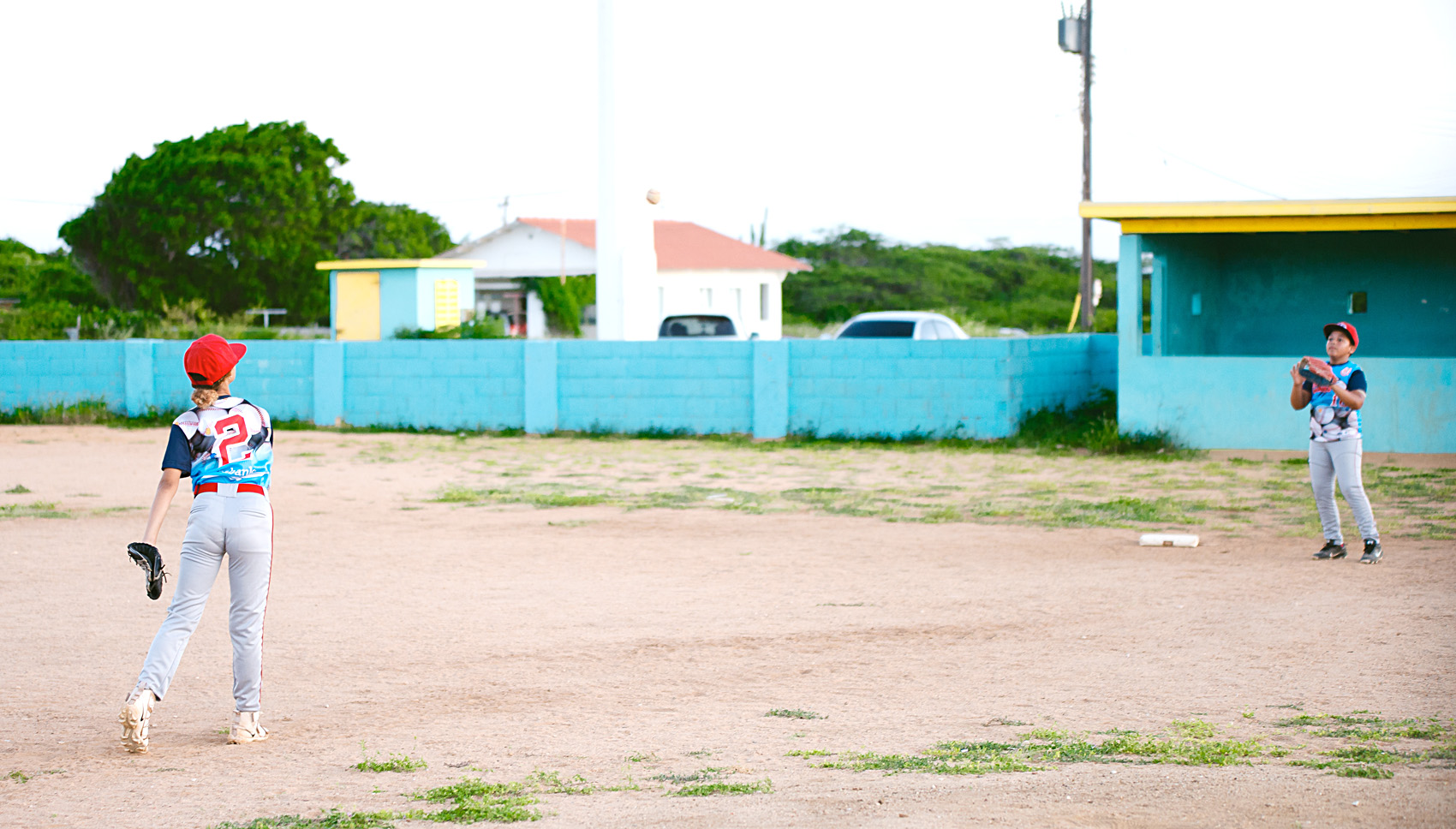 Brazil Little Hawks a luci uniform nobo cu ayudo di Aruba bank