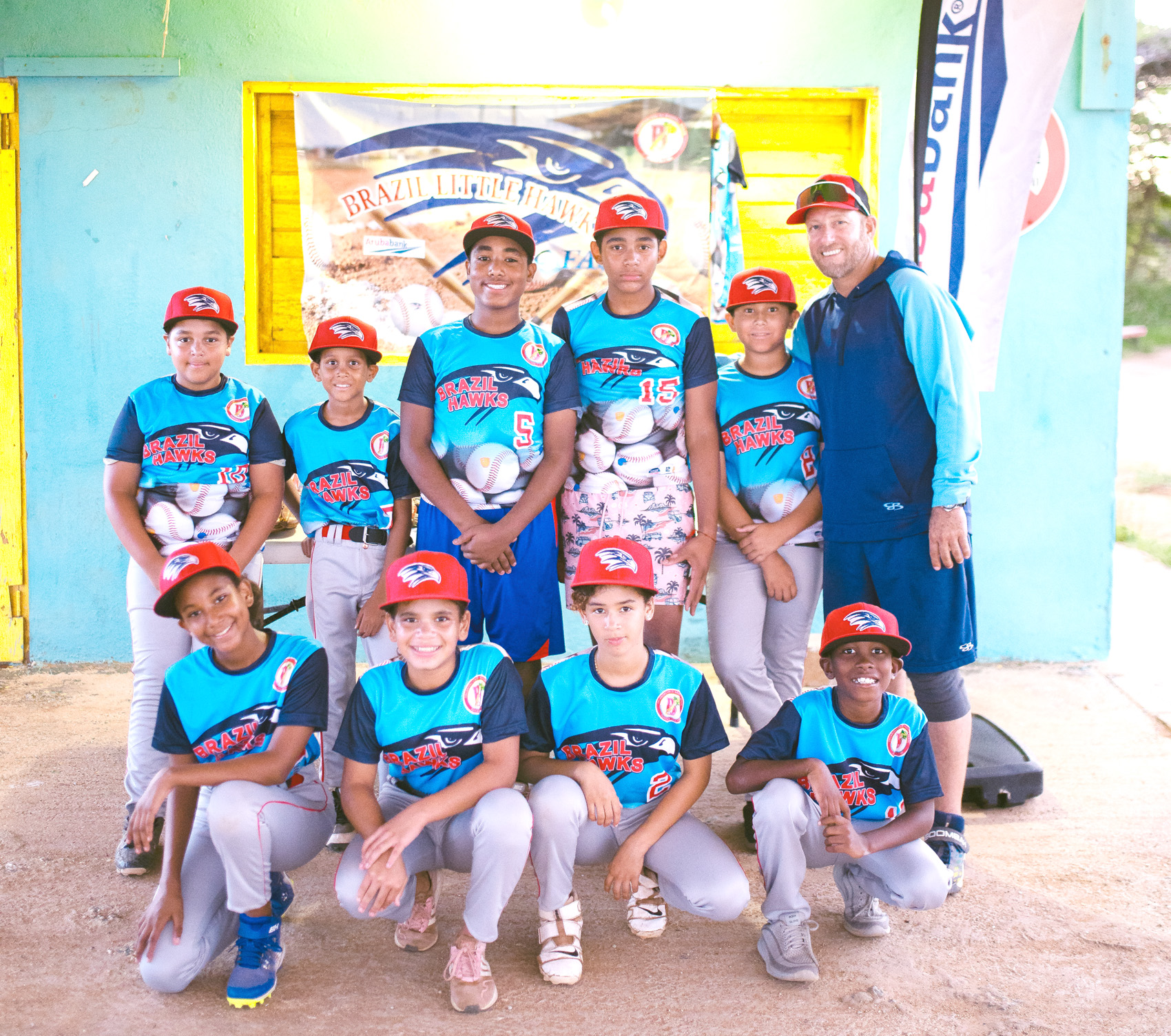 Brazil Little Hawks a luci uniform nobo cu ayudo di Aruba bank