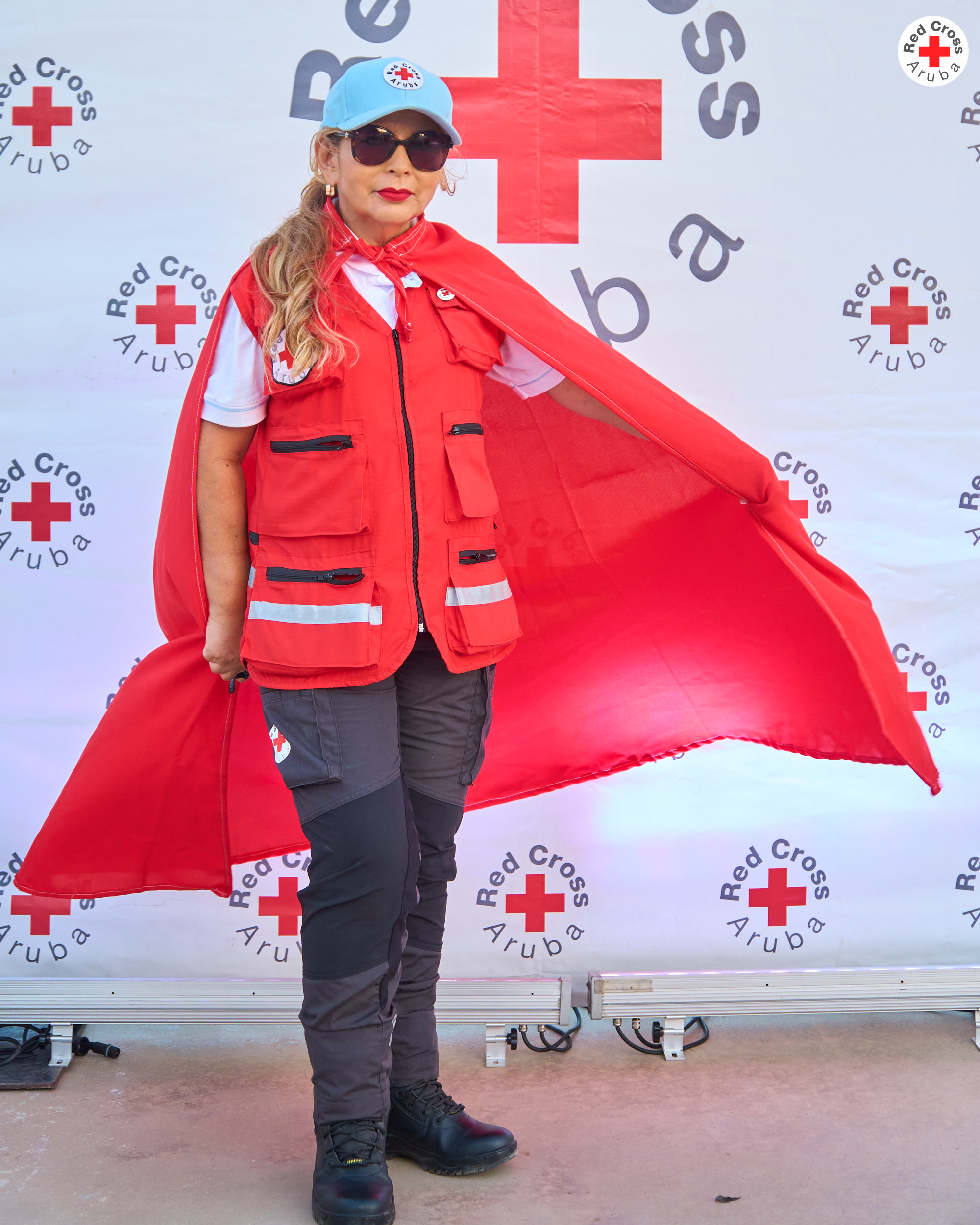 “Capes for a Cause” di Cruz Cora Aruba a demostra e poder di ...
