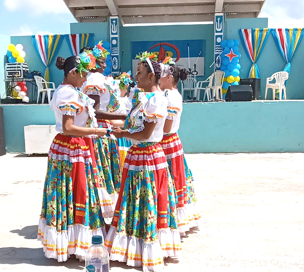 Centro di Bario Playa Pabao a luci cu celebracion di Dia di Himno y Bandera