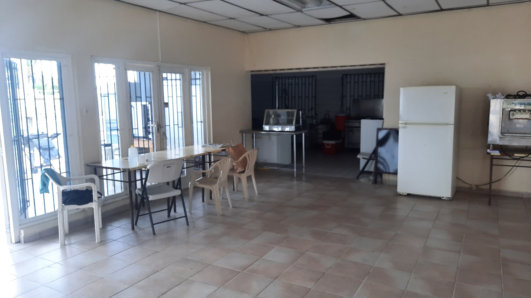 Centro di Bario Tanki Lender ta recaudando fondo pa yuda drecha e edificio