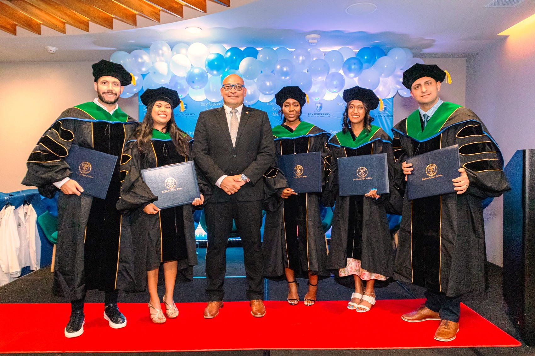 Ceremonia di White Coat y di Graduacion na Bay University School of ...