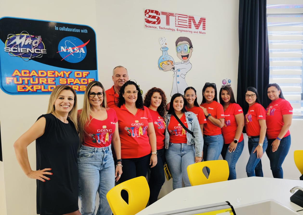 Colegio Felipe B. Tromp a presenta e proyecto "Going STEAM" y ta cla pa ...