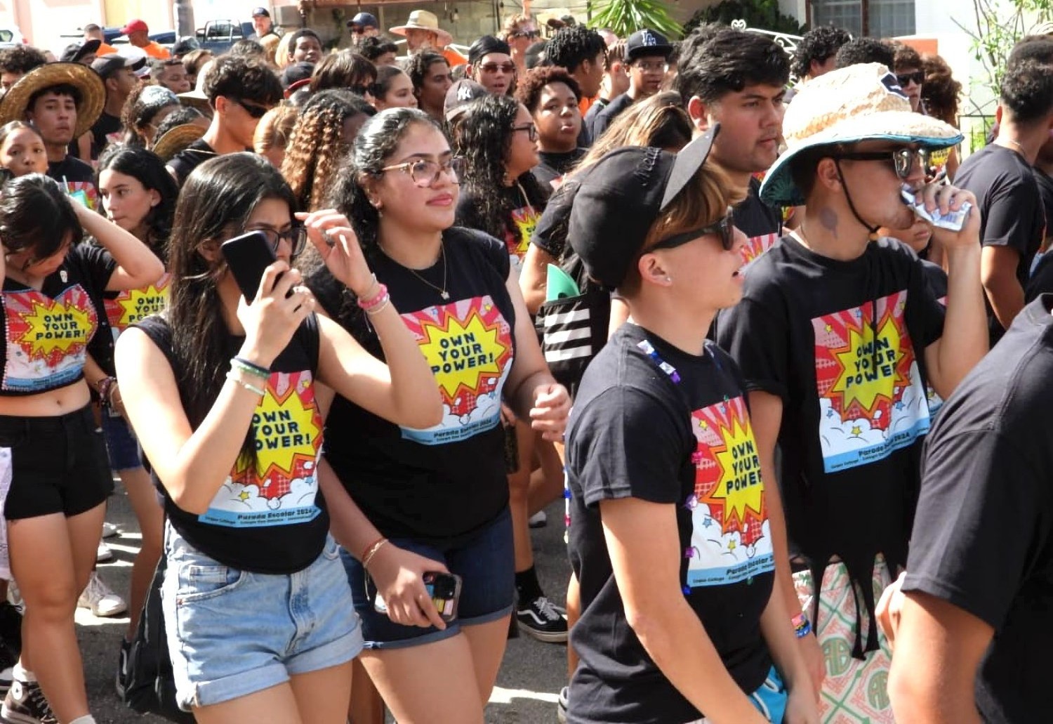 Colegio San Antonio cu Ceque College y International School a uni den ...