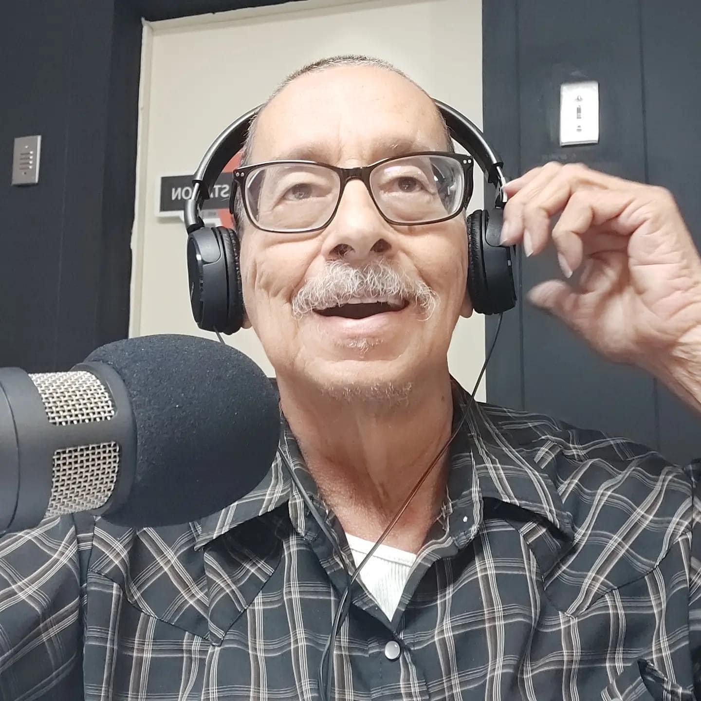 Conocido periodista y locutor Angel Coronel a fayece