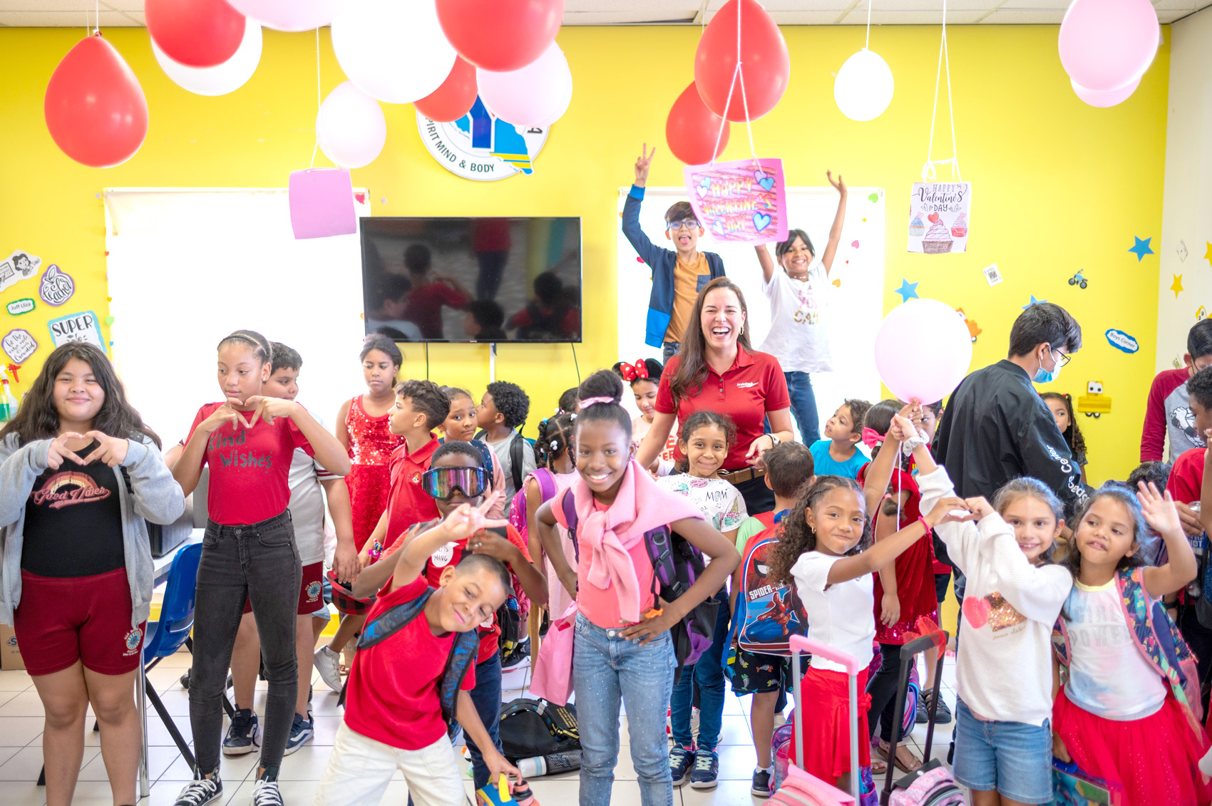 YMCA Dakota a ricibi treat di ‘Cupcakes di Speranza’ for di Aruba Bank