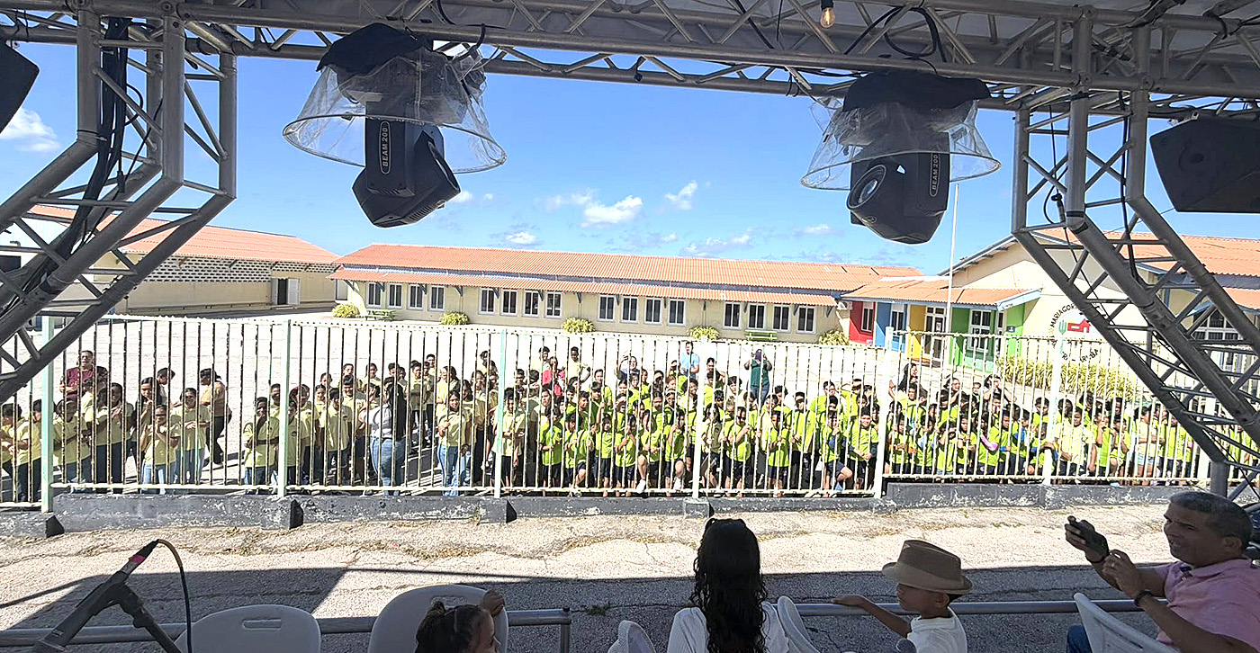 Dande a pasa bishita Maria Goretti College riba prome dia di scol