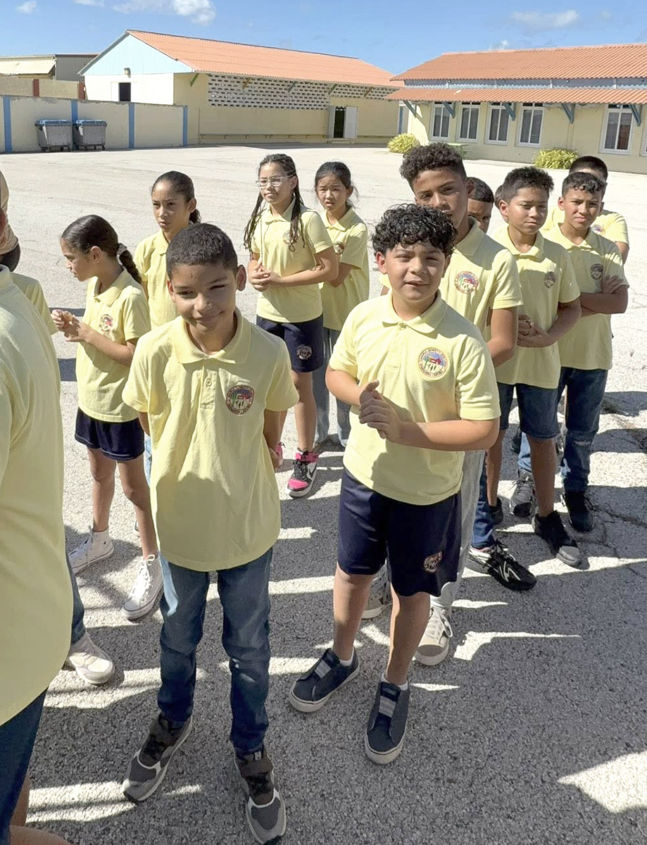 Dande a pasa bishita Maria Goretti College riba prome dia di scol