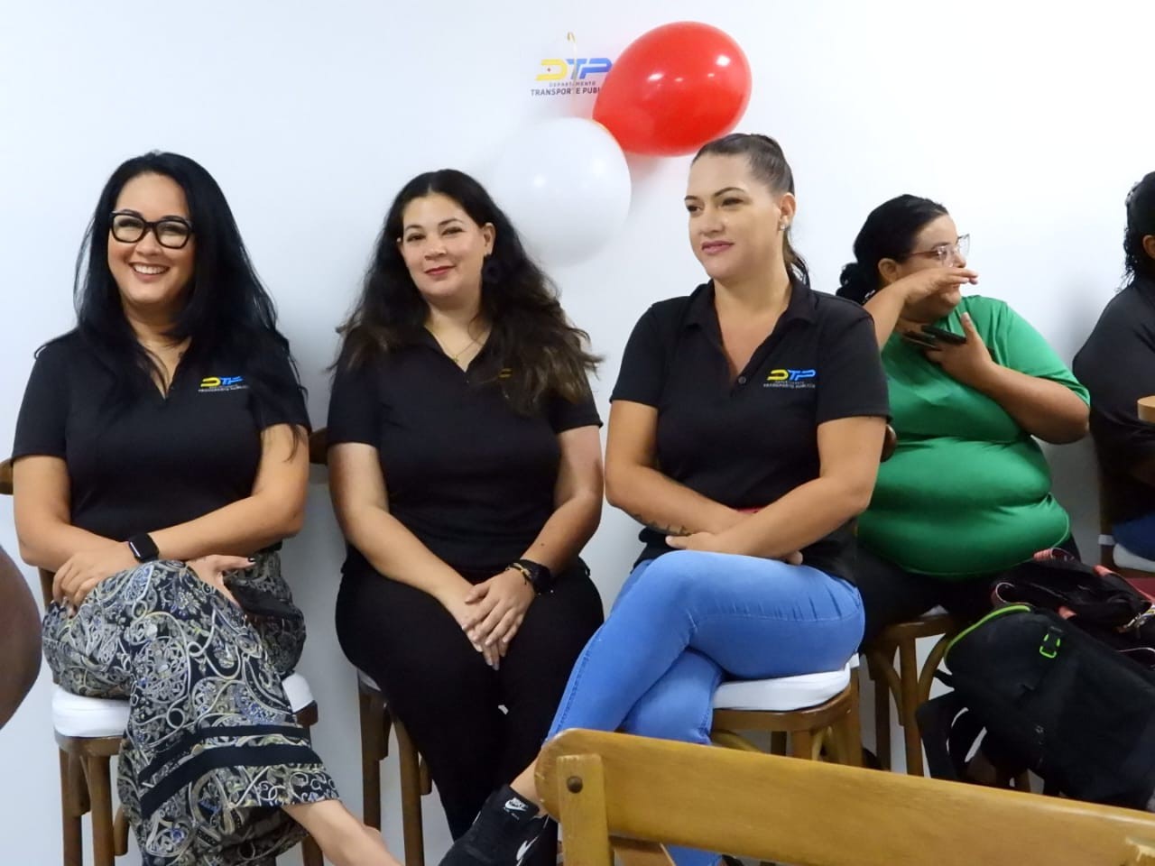 Departamento di Transporte Publico cu website nobo como parti di ...