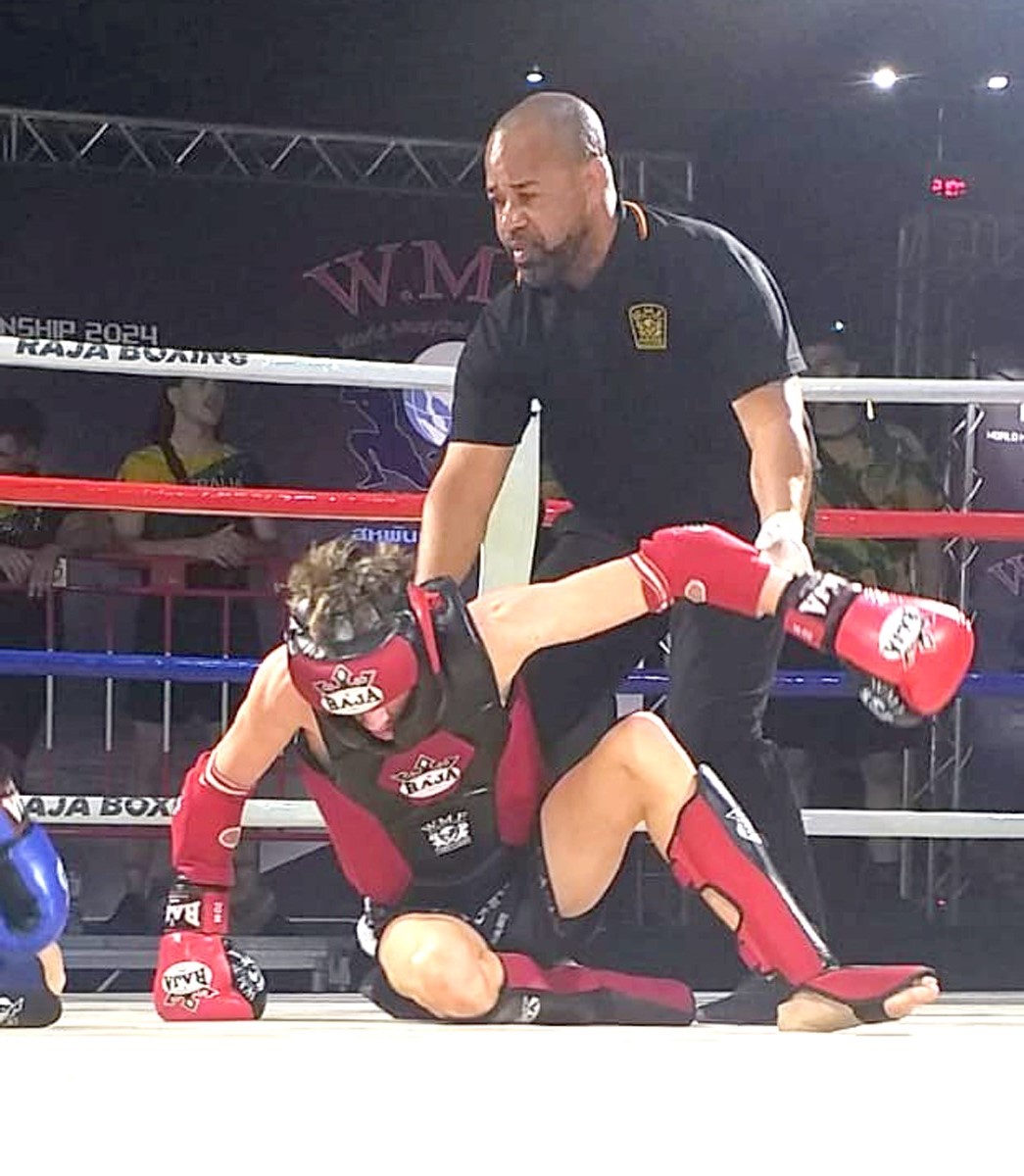 Devon Hodge di Aruba a logra bira un Referee Profesional na nivel di ...