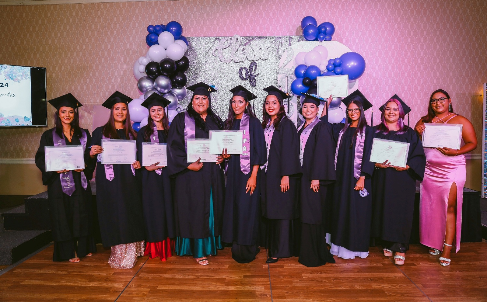 Di studiante pa influenciador: 22 graduado di IPA cla pa inspira y educa!