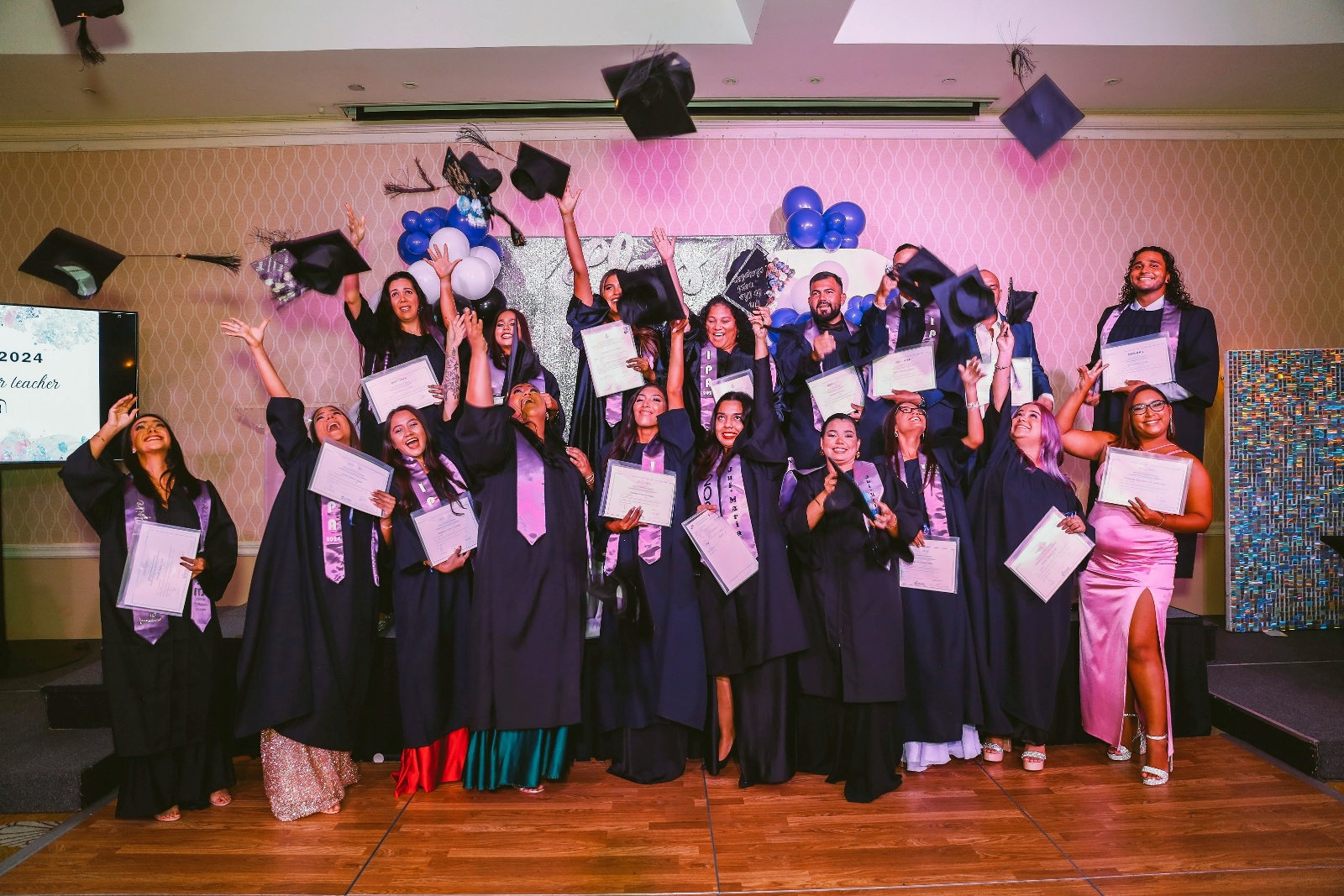 Di studiante pa influenciador: 22 graduado di IPA cla pa inspira y educa!