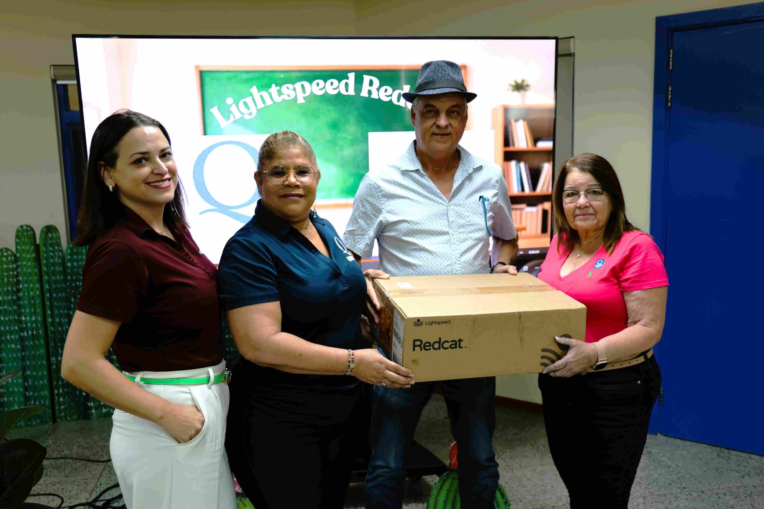 Dies scol a ricibi donacion di e sistema di Redcat LightSpeed Classroom ...