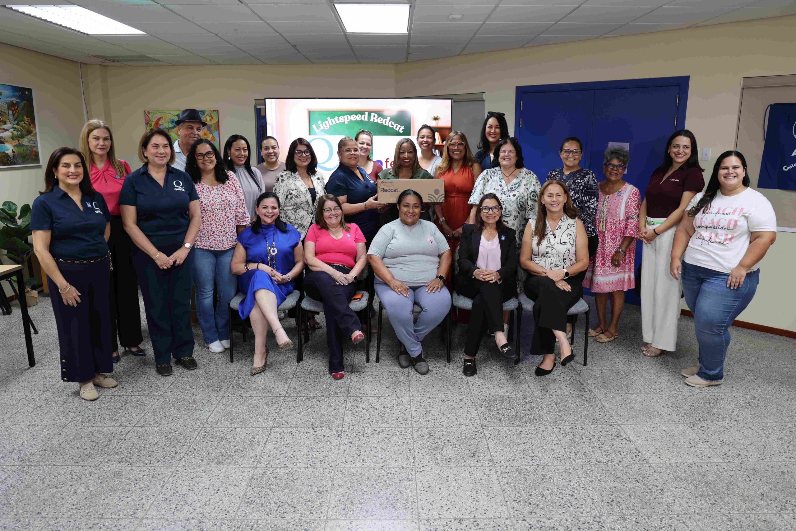 Dies scol a ricibi donacion di e sistema di Redcat LightSpeed Classroom ...