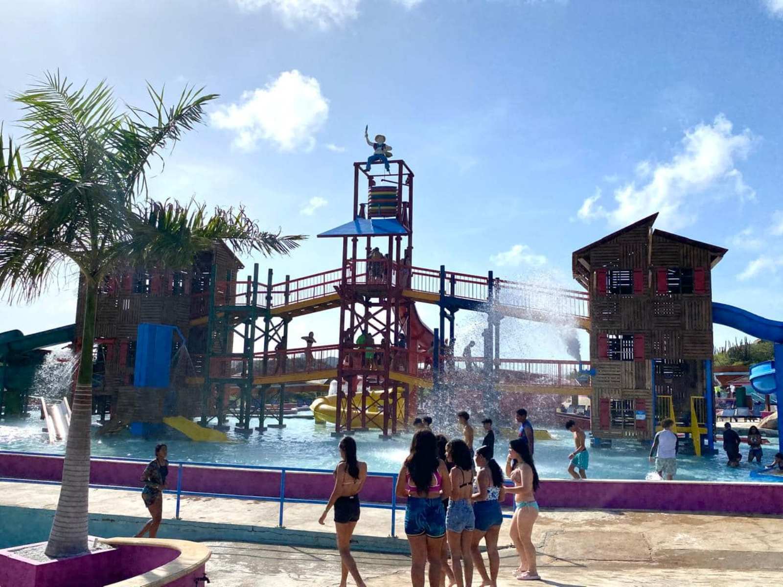 Docente y alumnonan di Ceque College y Juliana School a bay pasa dia na ...