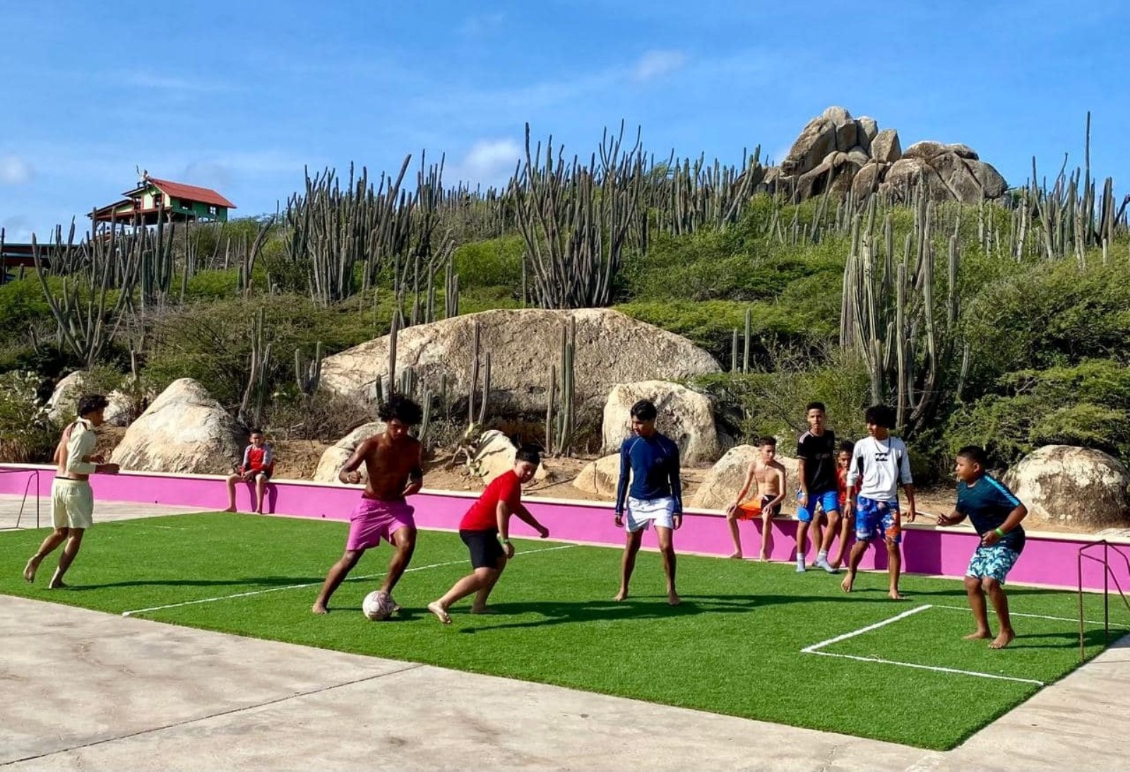 Docente y alumnonan di Ceque College y Juliana School a bay pasa dia na ...