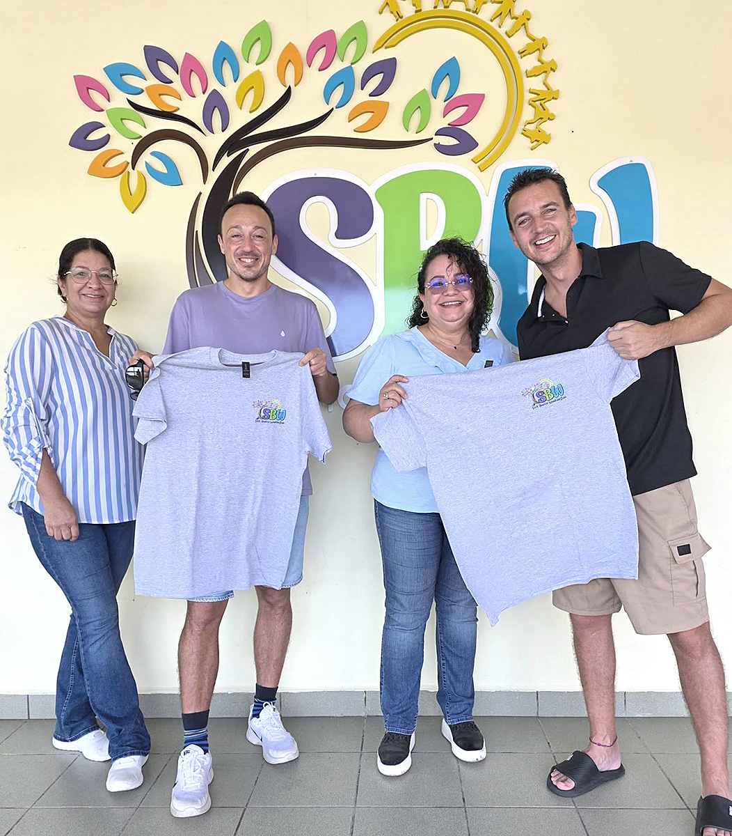 Dos docente di Spaña a pasa algun tempo na Scol Basico Washington