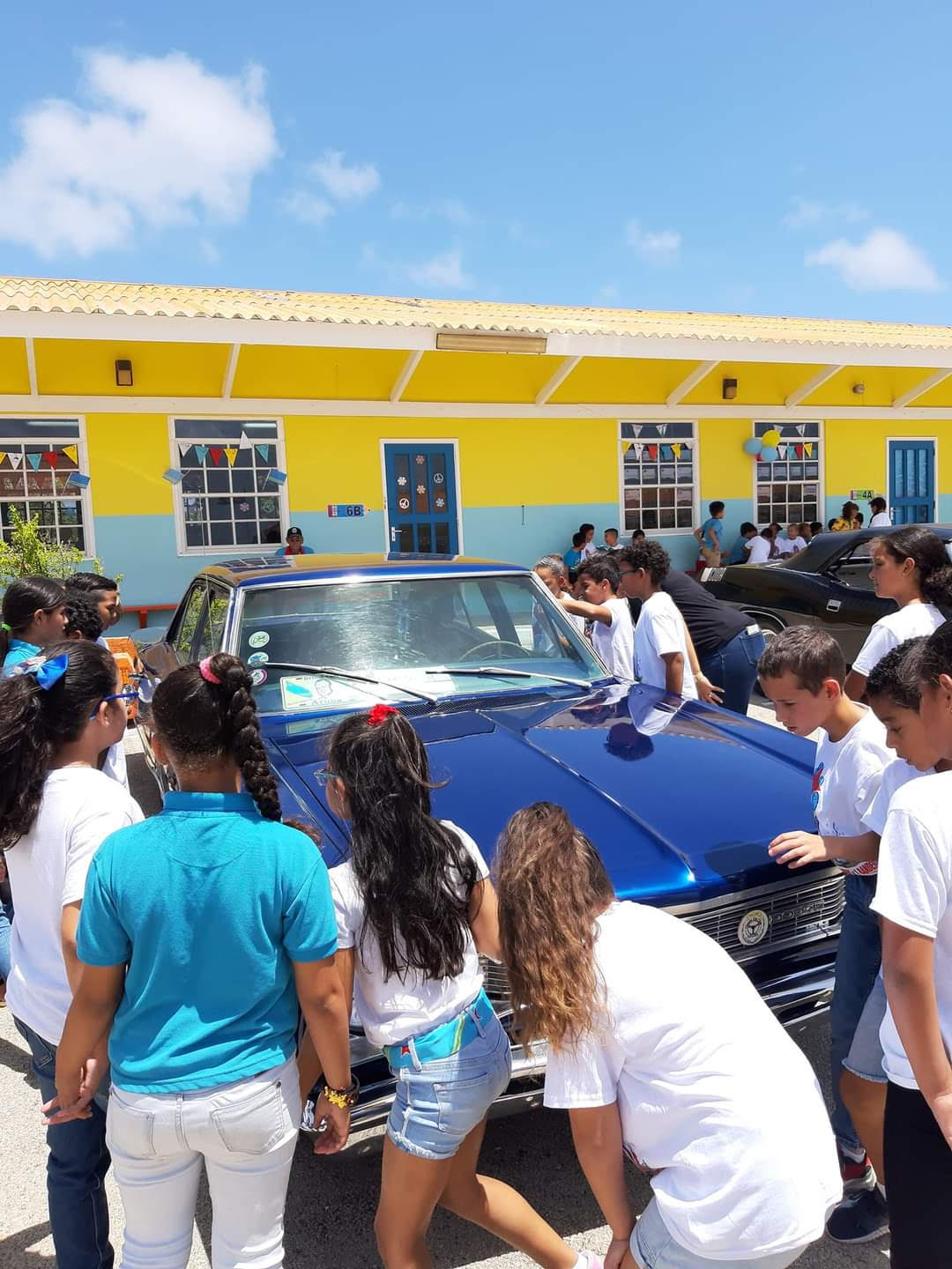 Dunando un presentacion di Autonan Clasico na alumnonan di Colegio ...