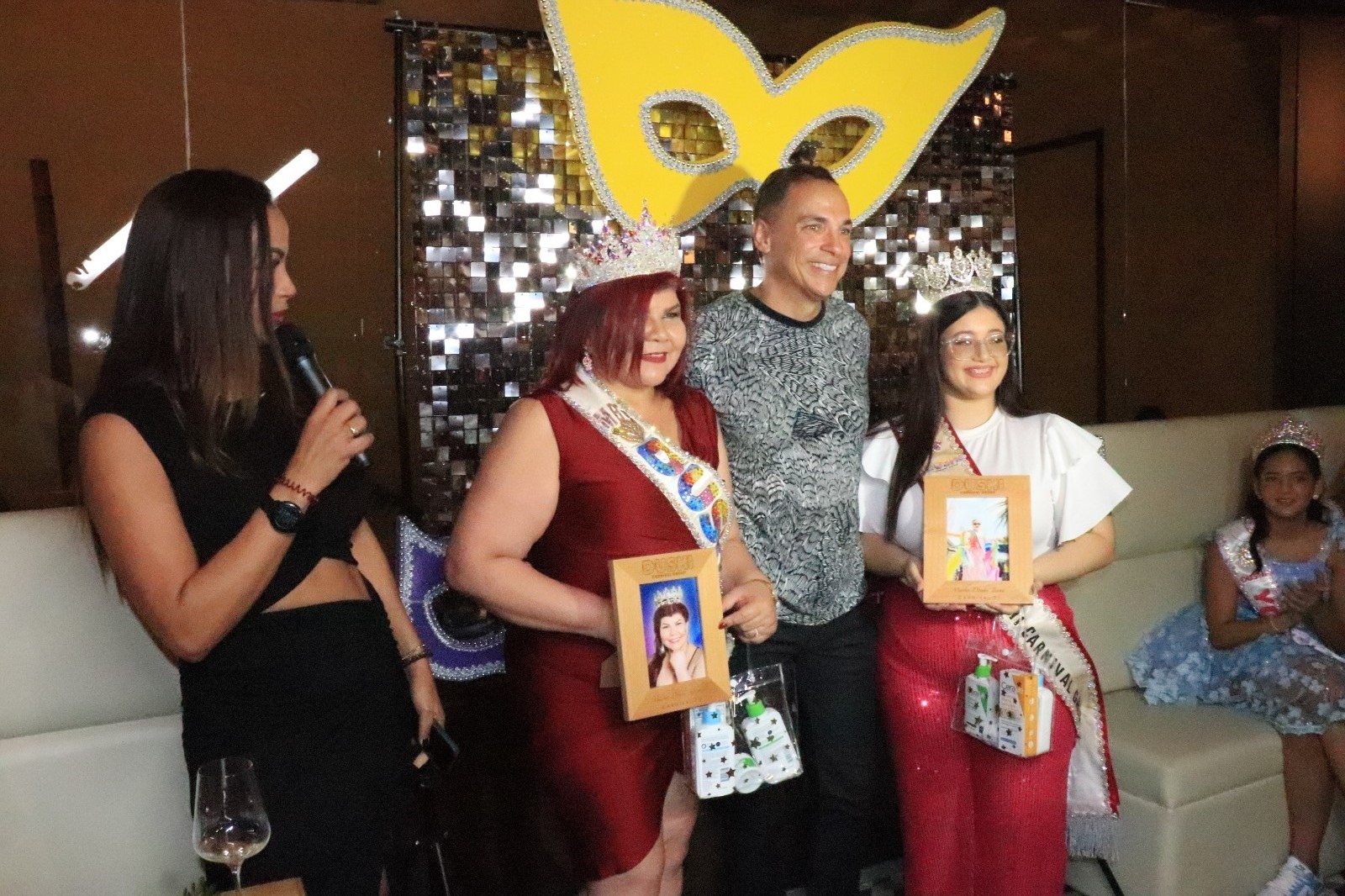 Dushi Carnival Group a dispidi di su Reinanan di Carnaval 2025 y a ...
