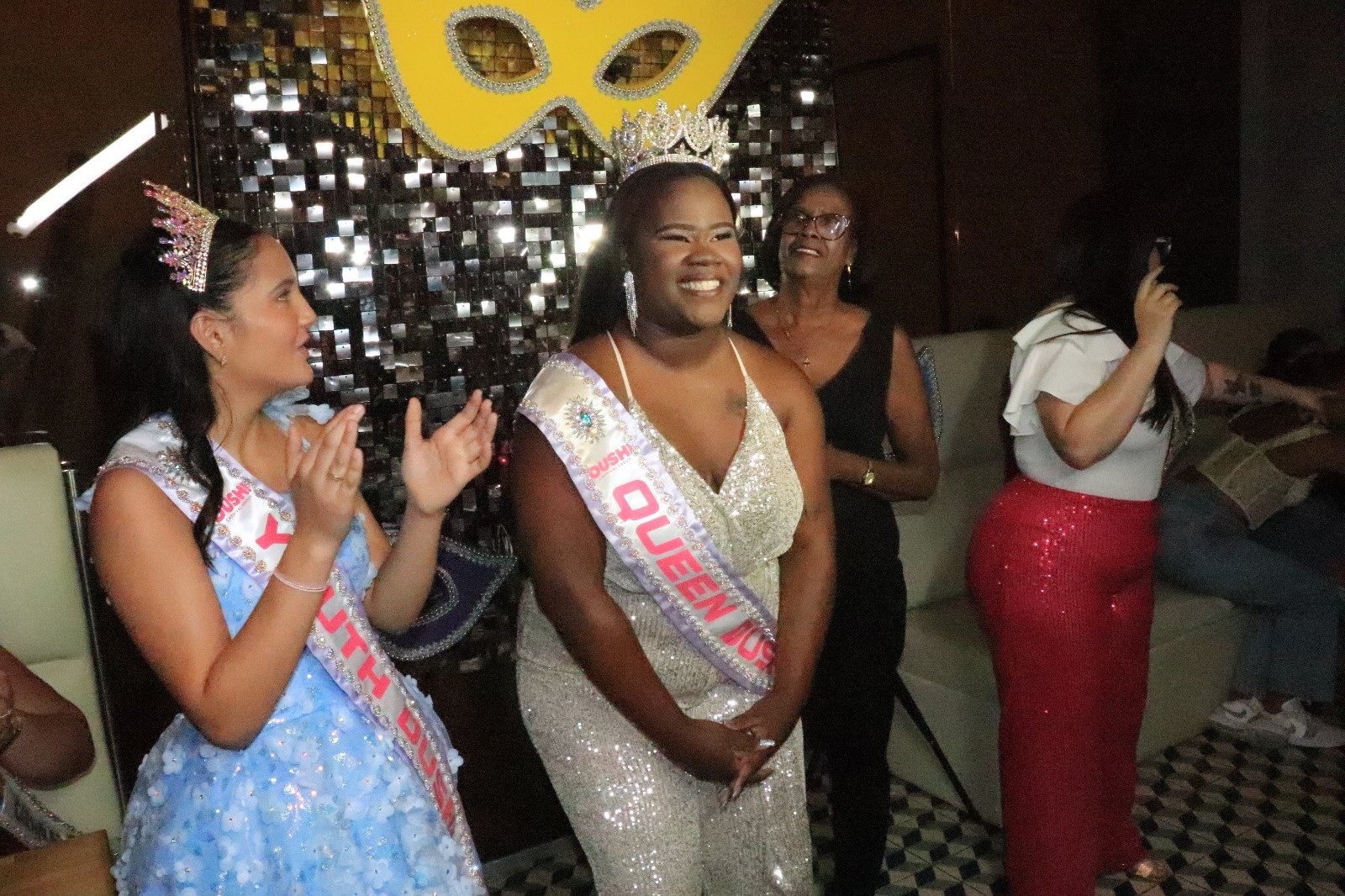Dushi Carnival Group a dispidi di su Reinanan di Carnaval 2025 y a ...