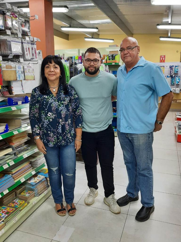 Dyon Center y Party by Dyon a bin pa satisface clientenan cu nan ...