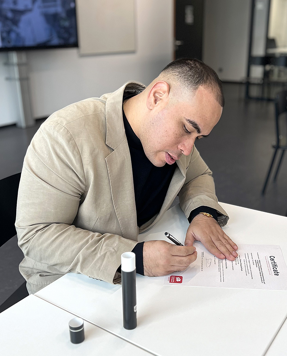 Edmarc Kock a gradua como Master of Science den Consultancy y ...