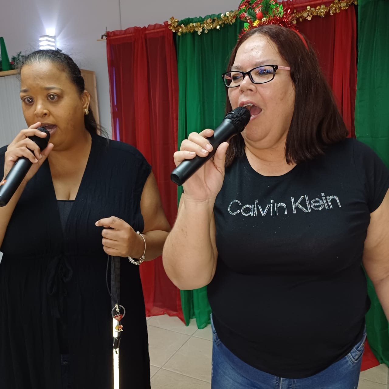 FAVI contento y gradici cu un tremendo y exitoso Bazaar di Pasco