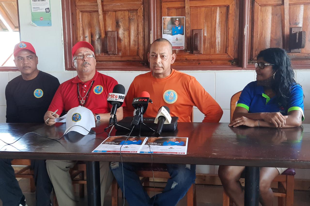 Heintje Ras cu hazaña di 100 dia cera den Mina di Fosfaat