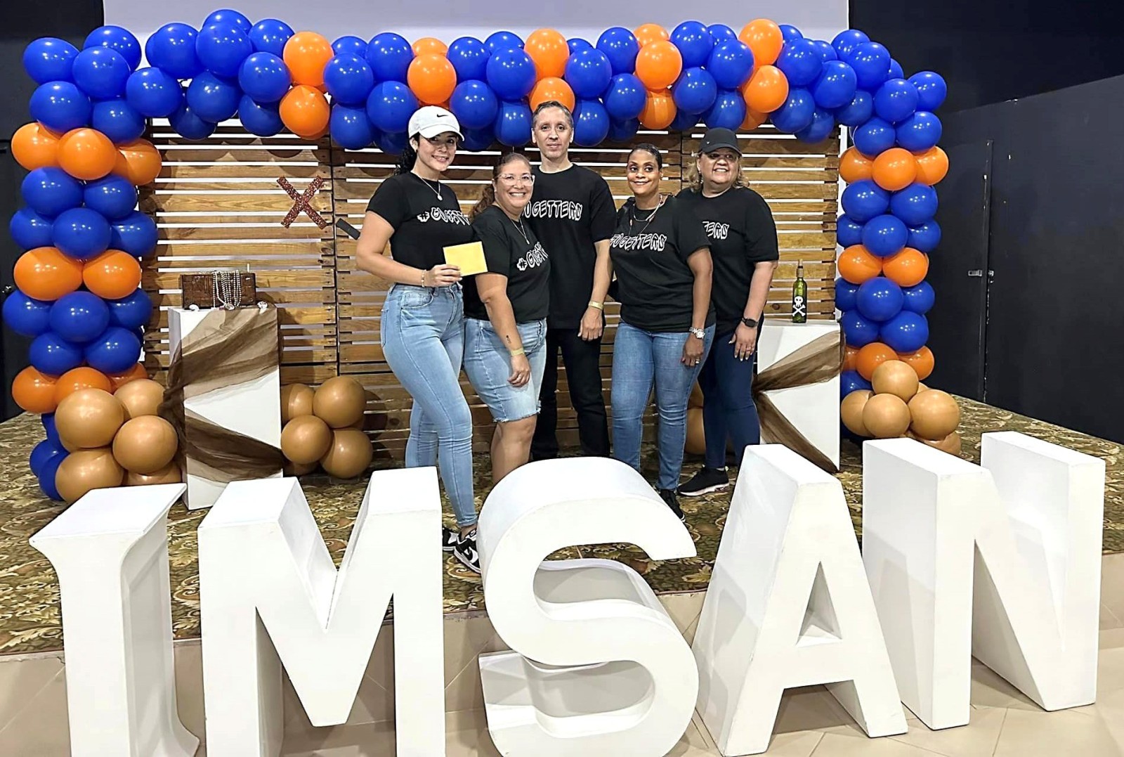 ImSan celebrando nan di 19 aniversario cu Scavenger Hunt y Happy Hour