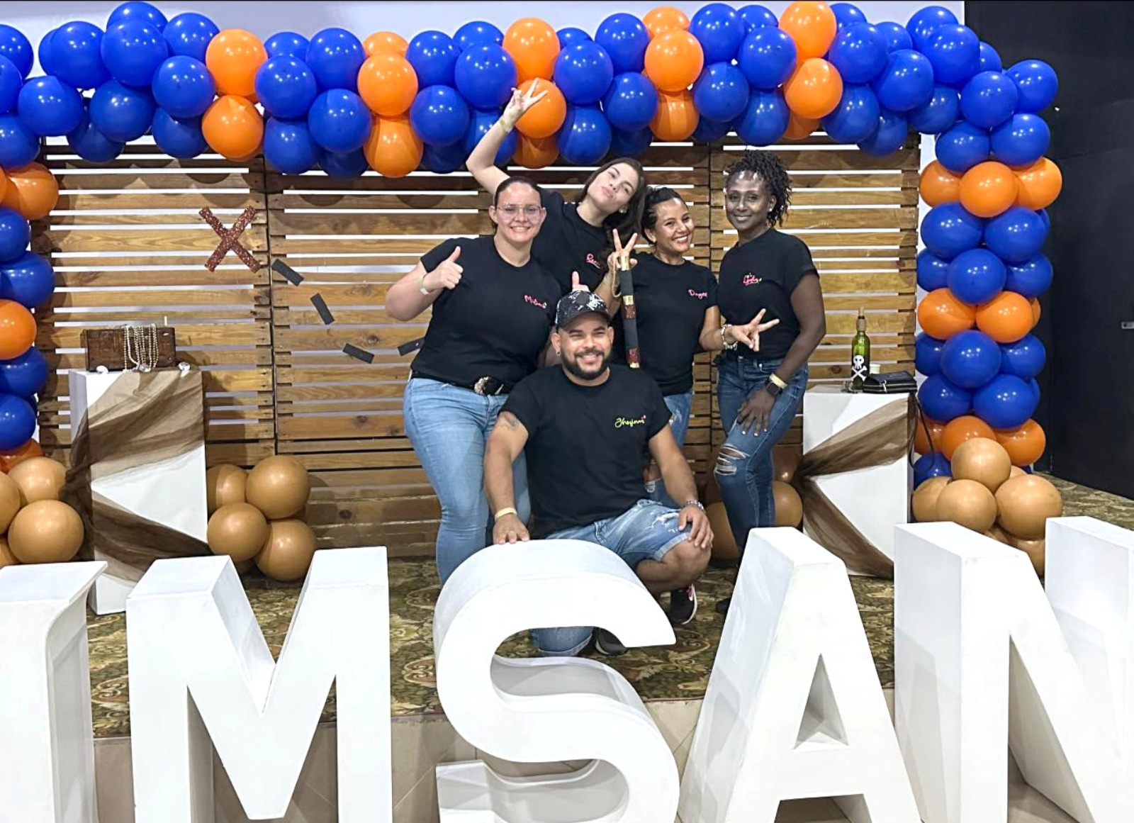 ImSan celebrando nan di 19 aniversario cu Scavenger Hunt y Happy Hour