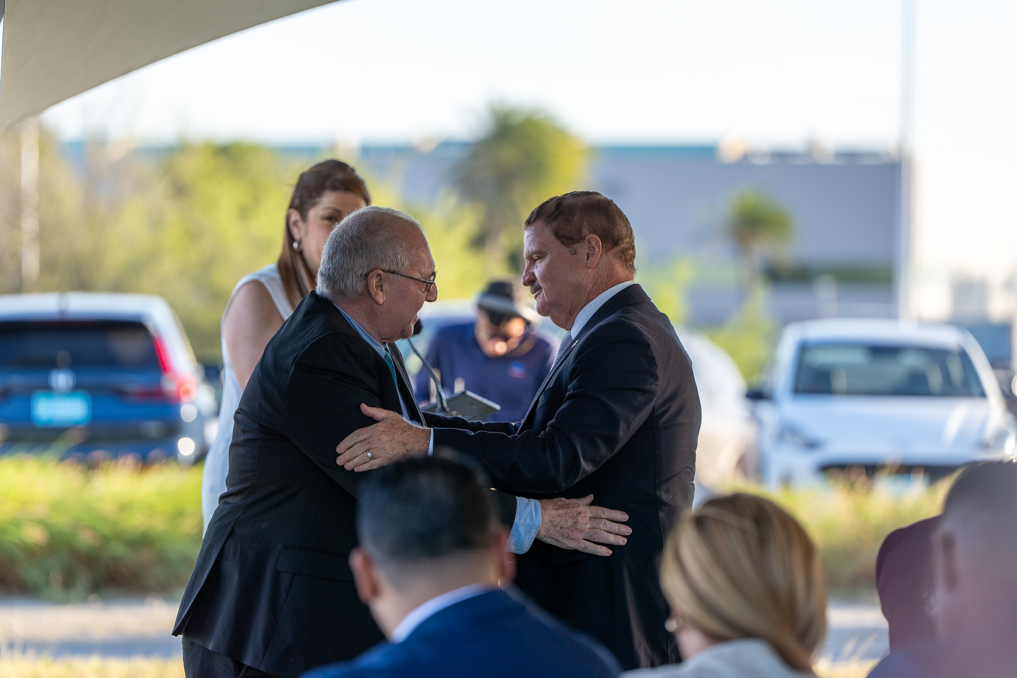 James Hepple a repasa e contribucion di Henny Eman den turismo