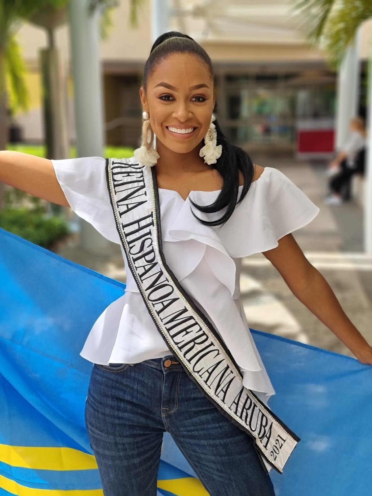 Jeanique de Palm a sali pa Bolivia pa representa Aruba na Reina ...