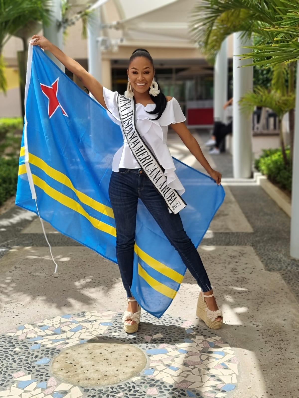 Jeanique de Palm a sali pa Bolivia pa representa Aruba na Reina ...