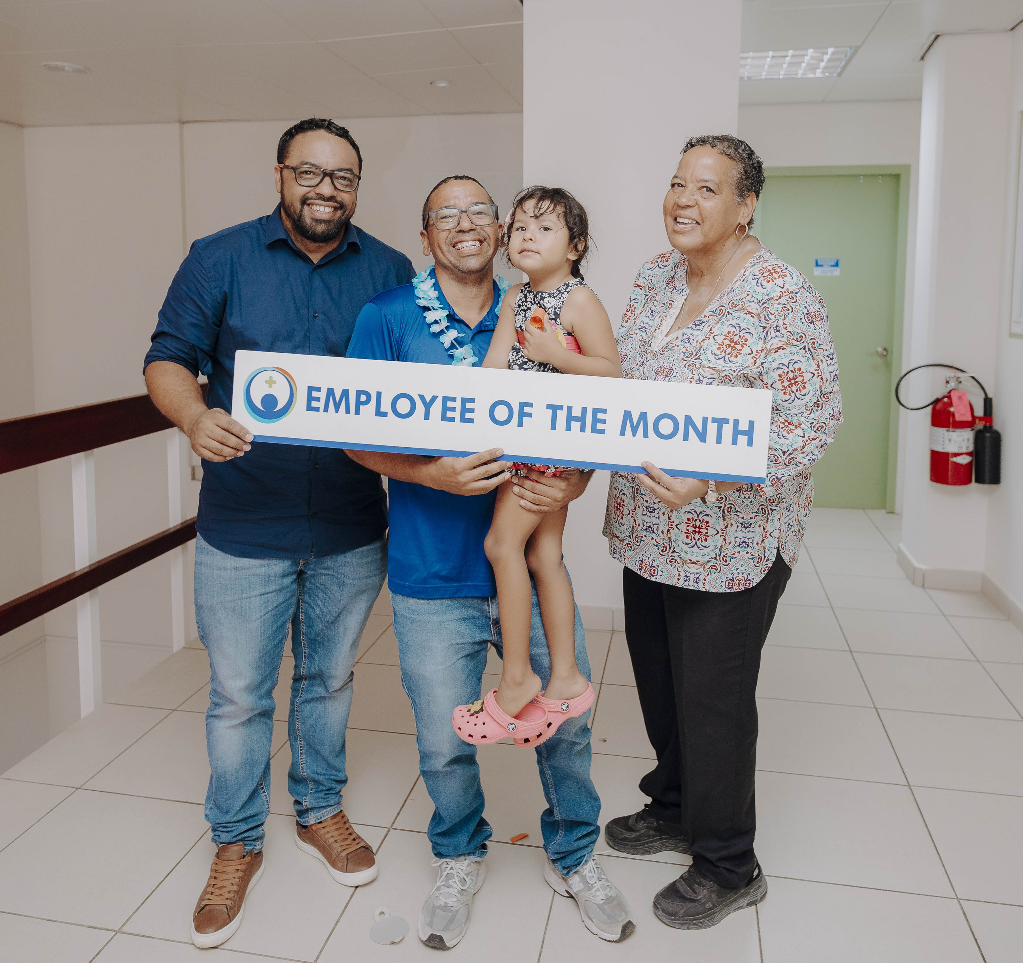 Joell Leest ta empleado di luna di juni di Hospital