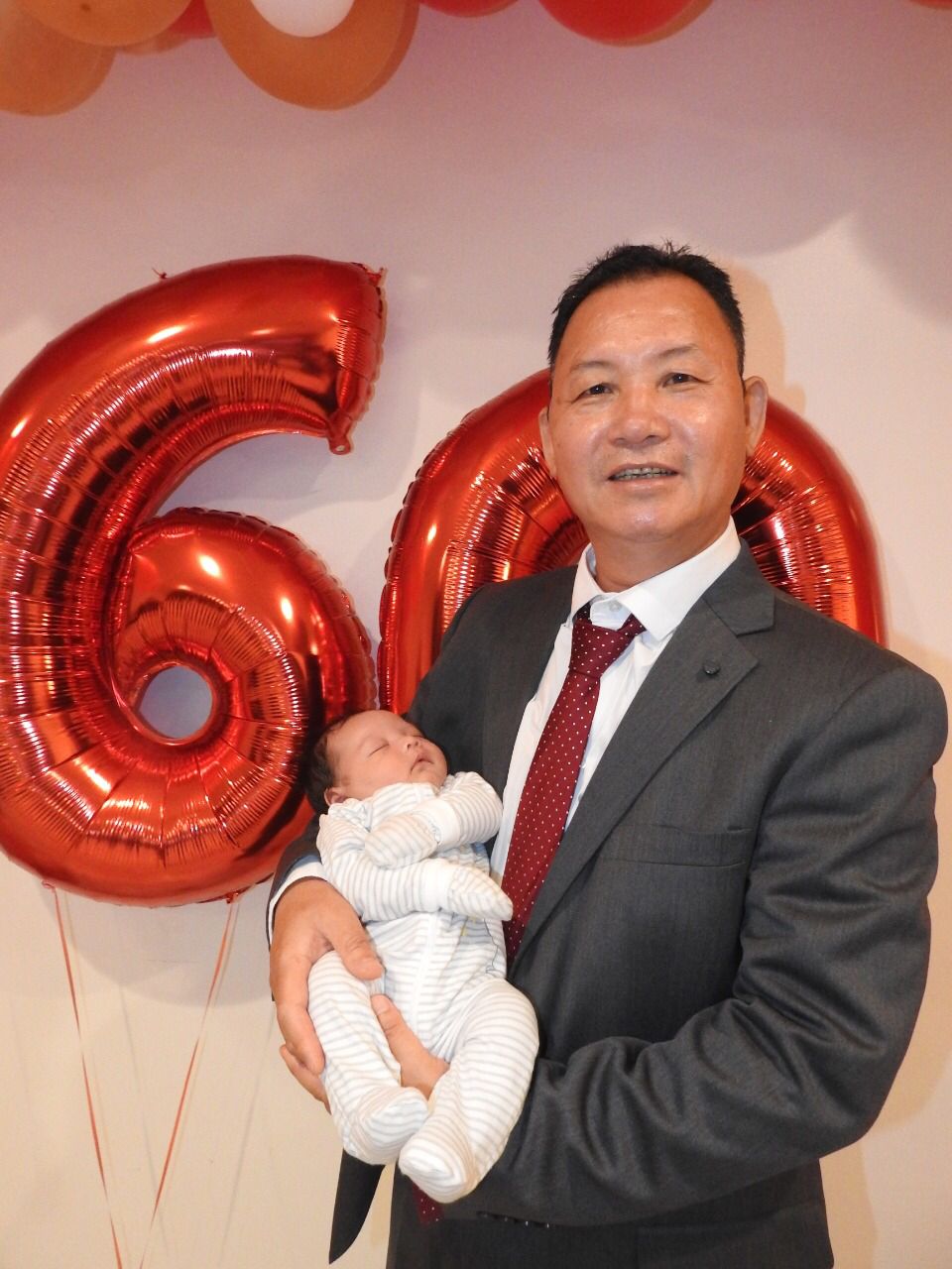 Johnson Ho a celebra su 60 aña