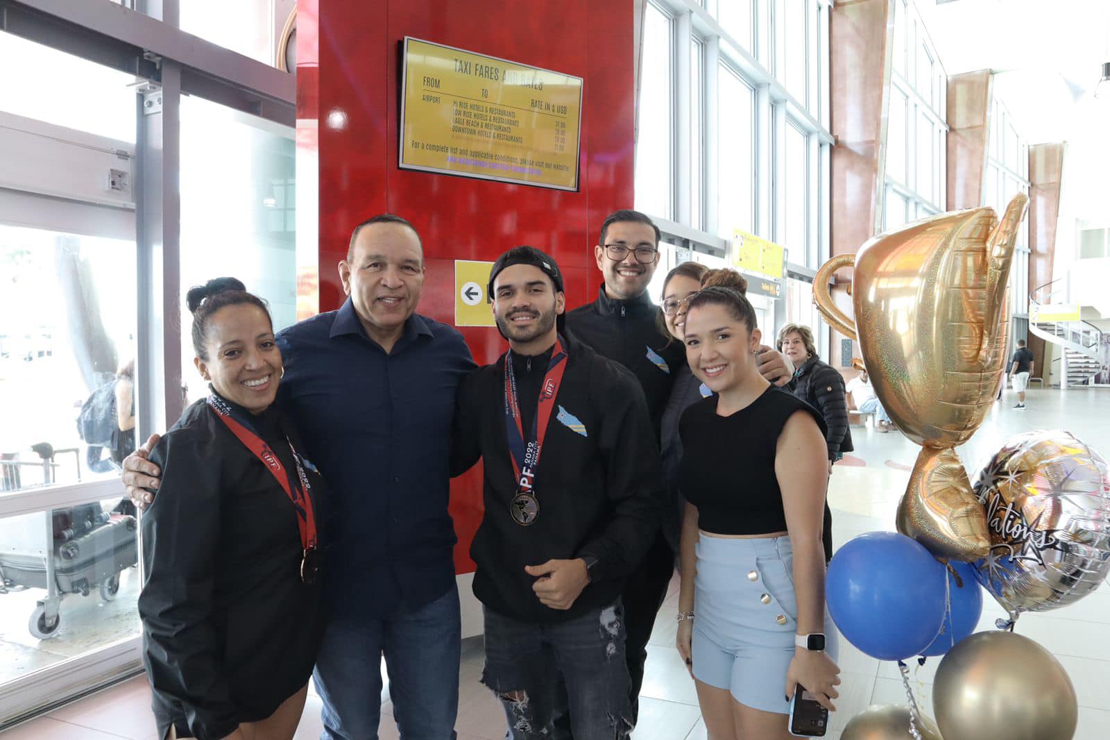 Joshua Frias y Corina Boekhoudt a logra medaya di oro y brons den e ...